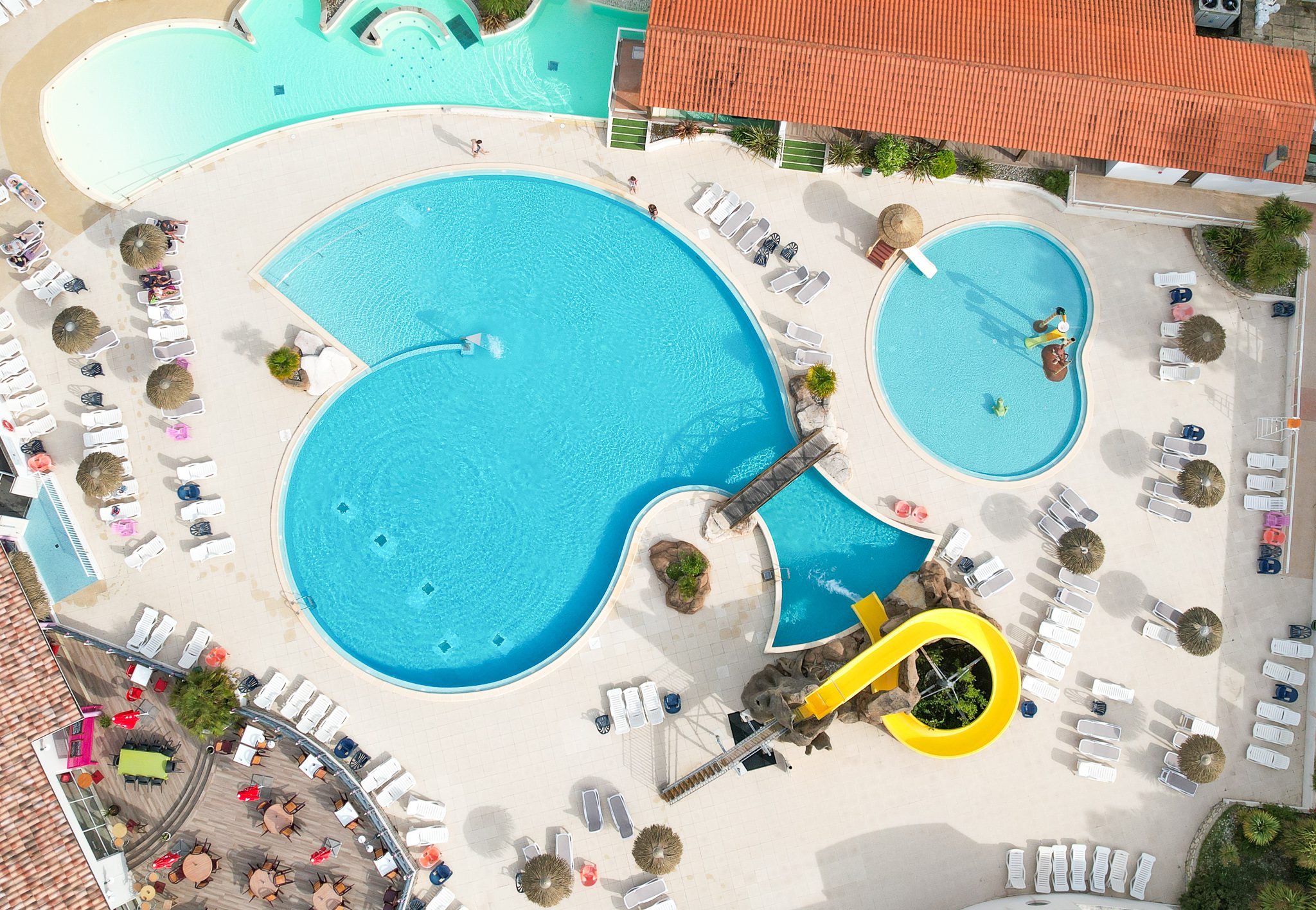 Dive into the heart of a modern aquatic space | Bontempo Village Saint ...